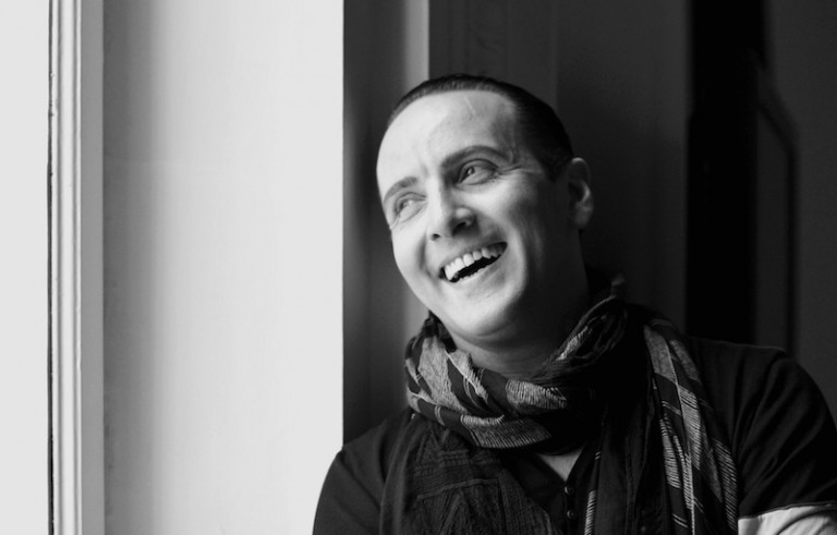 Saraiman – dans contemporan si stand-up comedy, intr-un spectacol ...