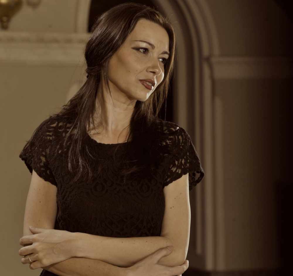 Simona Preda: Mă regăsesc într-o recuzită cu saloane literare, cu ...