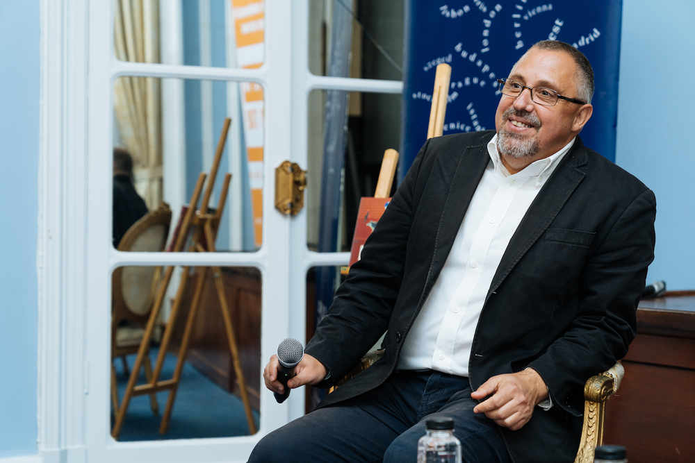 Dan Lungu: Cred că orice scriitor de proză ar trebui să înceapă cu un ...